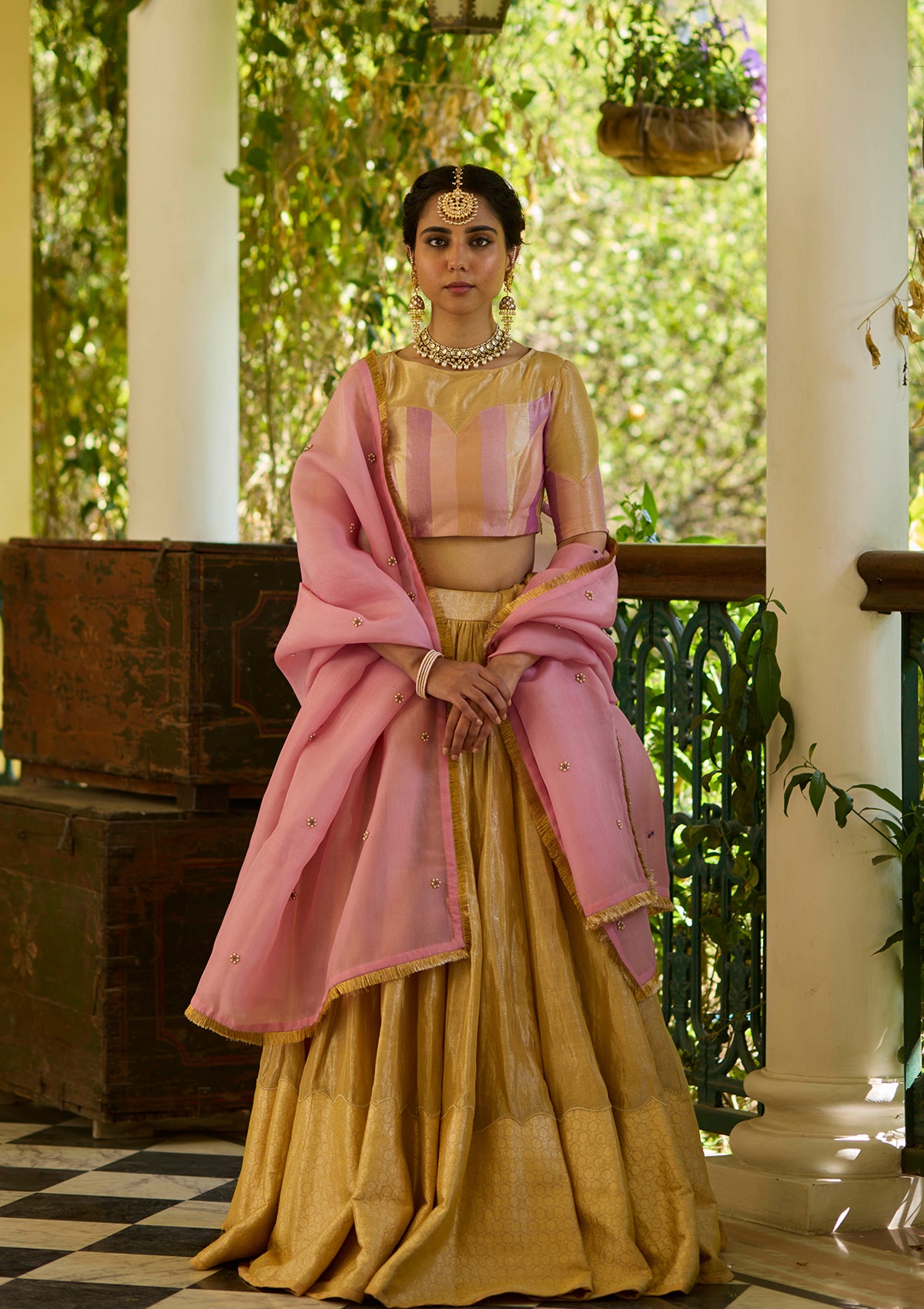 Sunehri Humsafar Lehenga